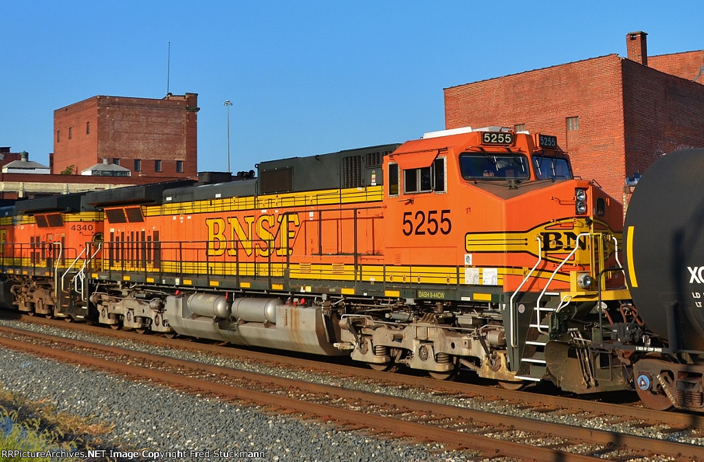 BNSF 5255